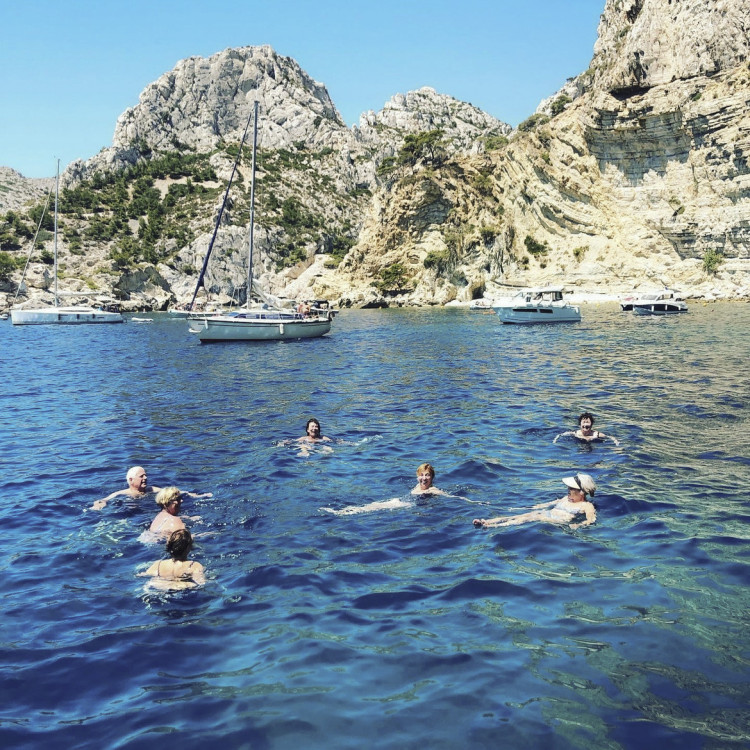 Visitez les calanques et profitez d'une pause baignade
